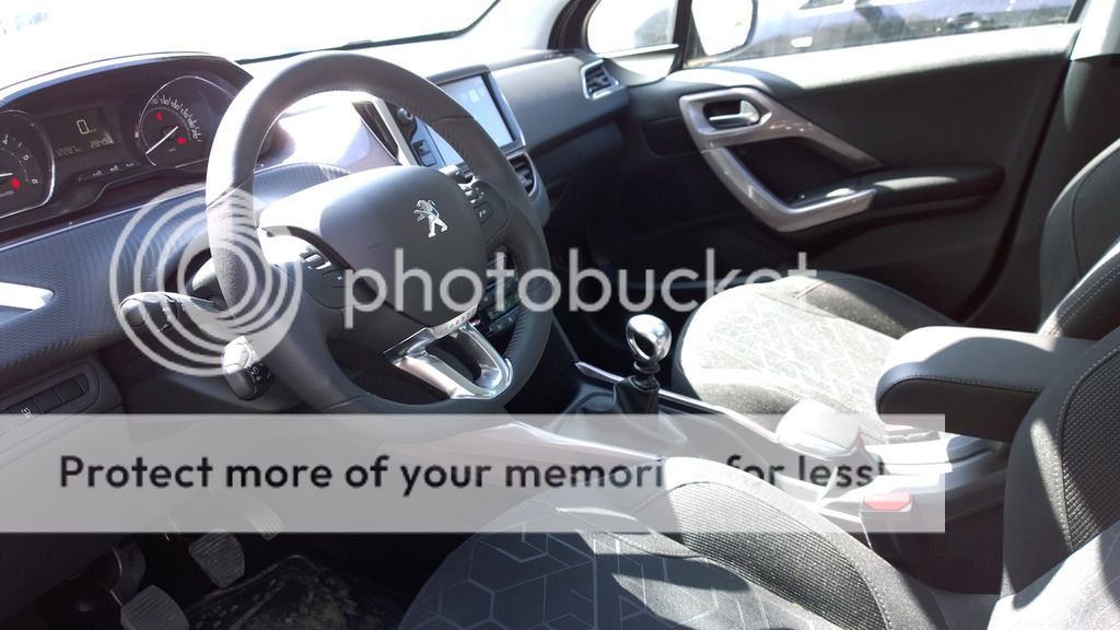 Central arm rest | Peugeot 2008 Forums