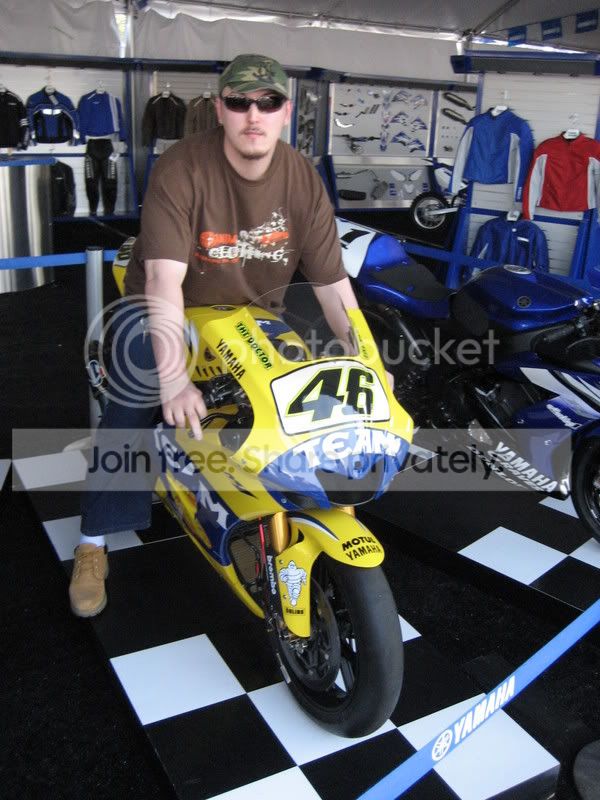 Tank grip...Does MotoGP and Superbike use it? | Yamaha R1 Forum: YZF-R1 ...